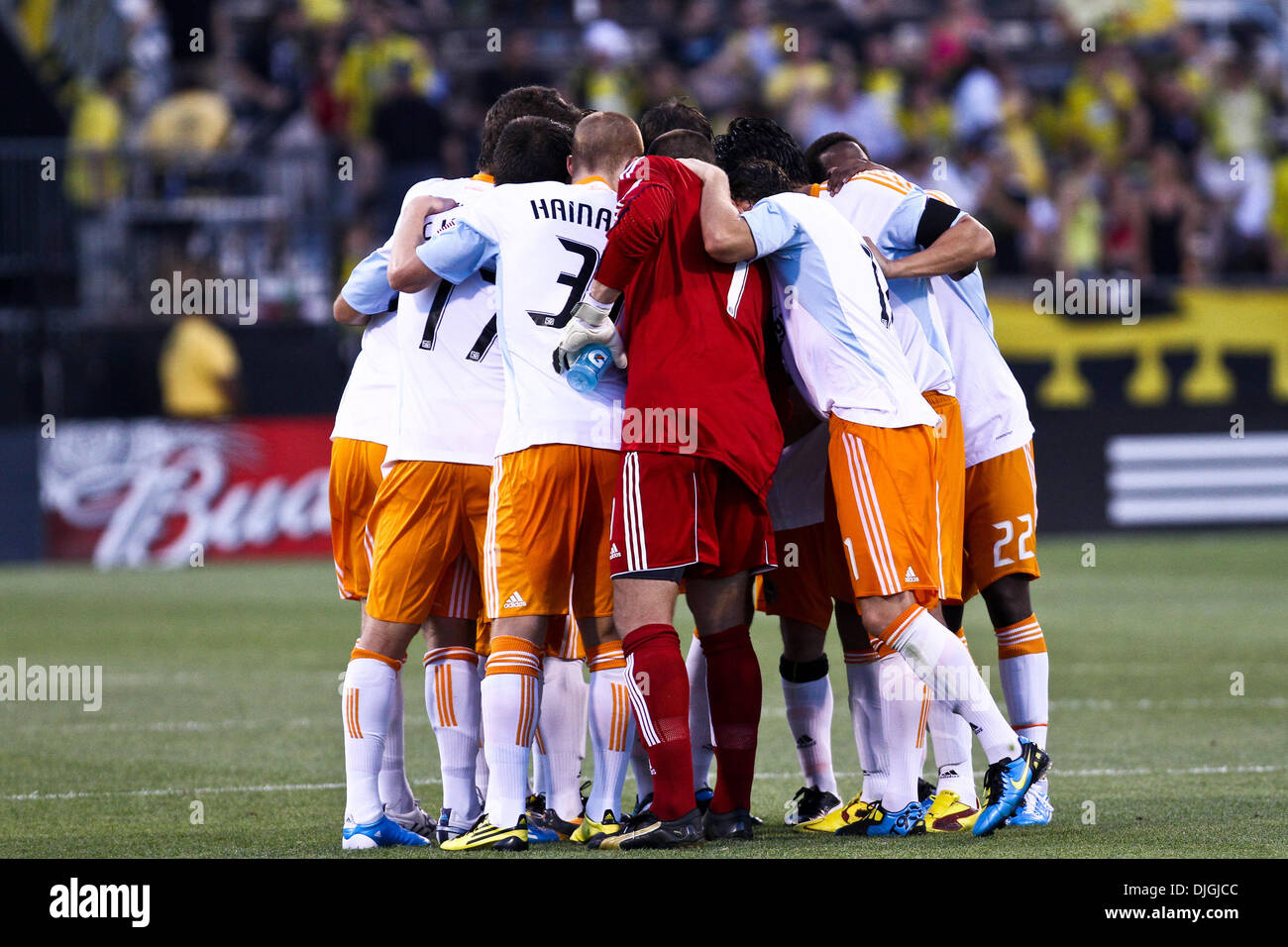 Team huddles hi-res stock photography and images - Alamy
