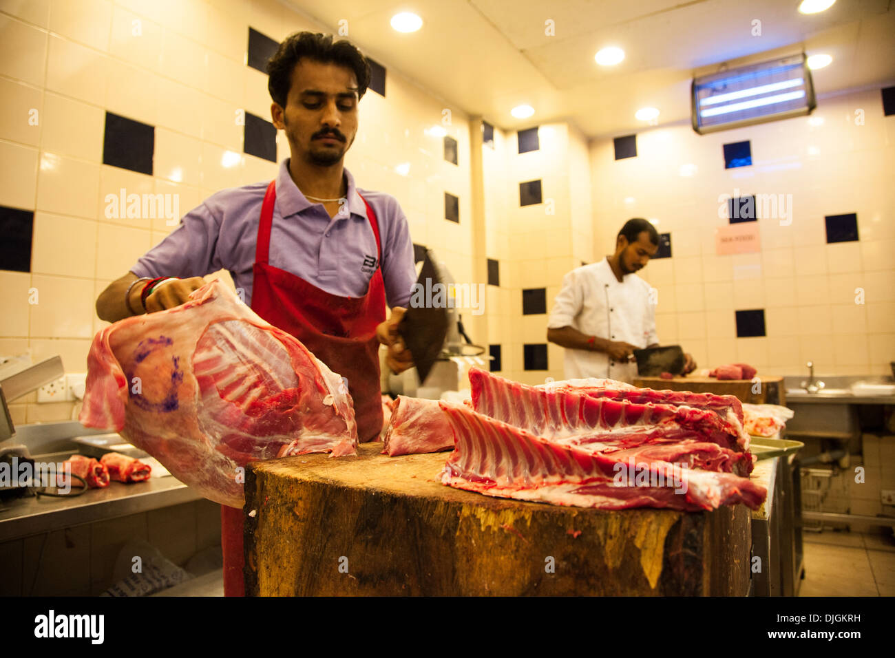 Man Chopping Meat At Meat Market Stock Photos & Man Chopping Meat At ...