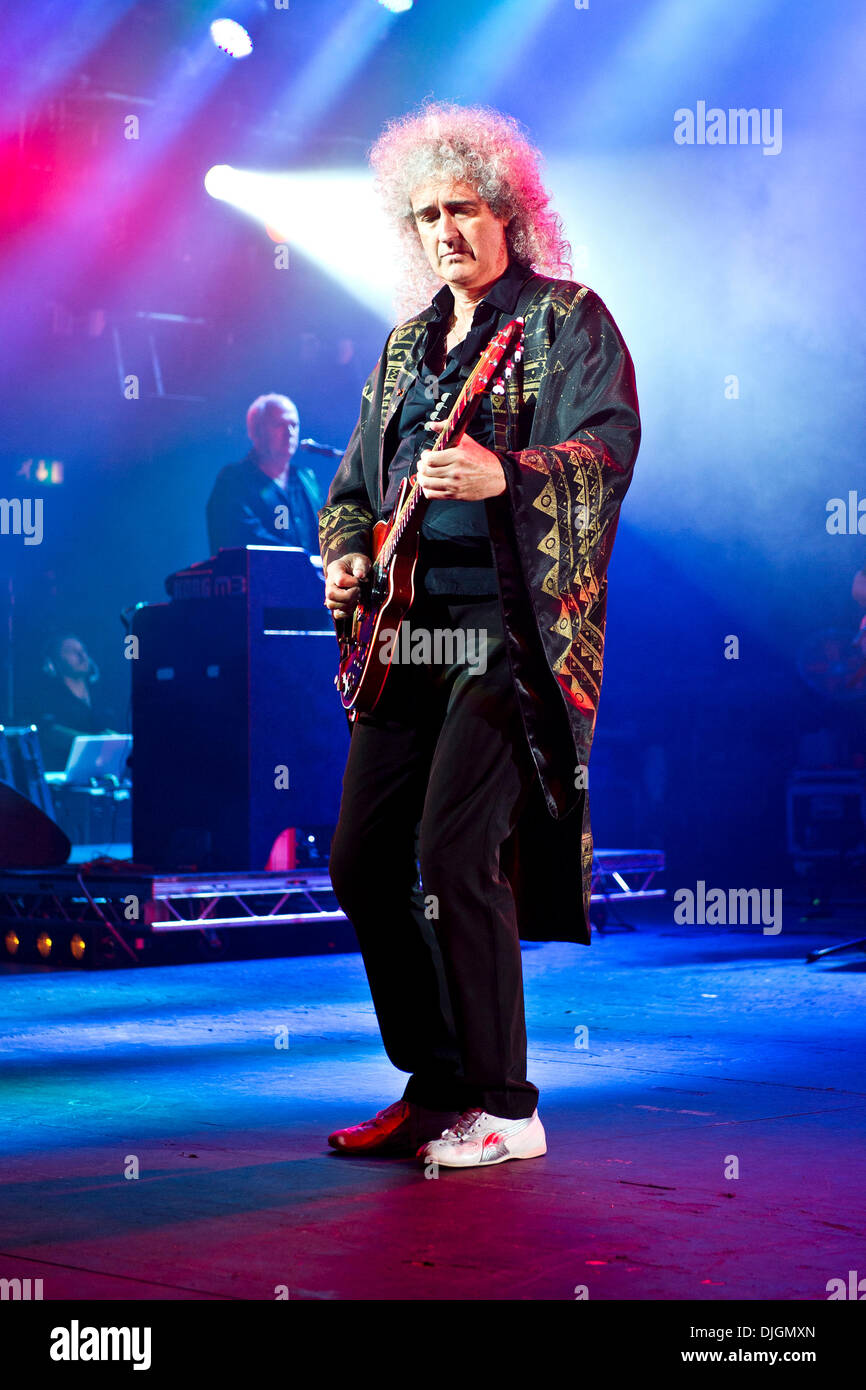 Brian May of Queen performing live at the Apollo Hammersmith London ...