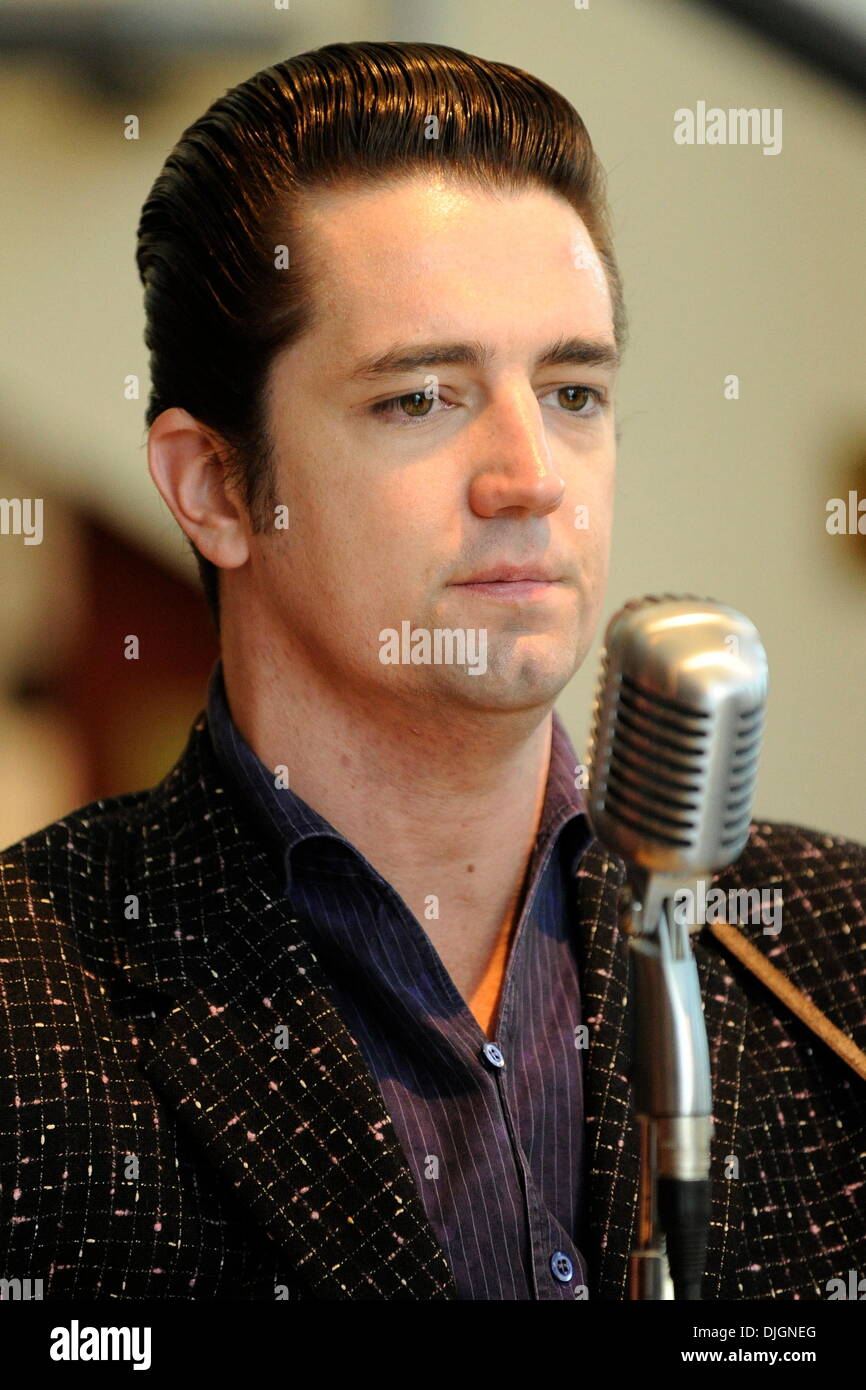 Eddie Clendening as Elvis Presley 'Million Dollar Quartet' media ...