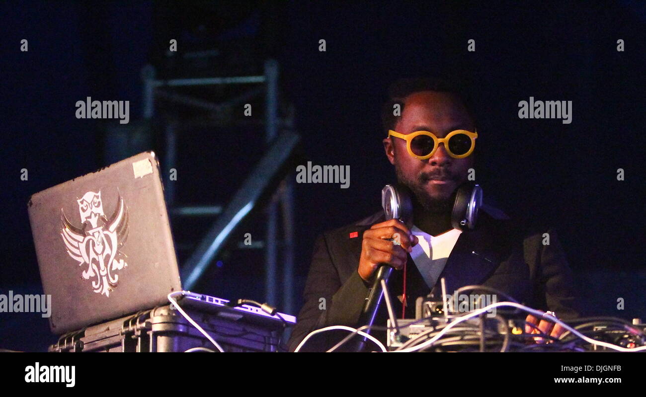 Will i am aka william james adams hi-res stock photography and images ...