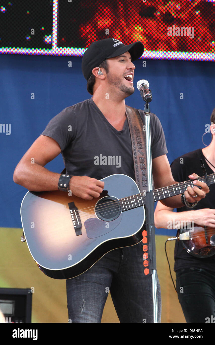 Luke Bryan performs live in Central Park as part of Good Morning ...