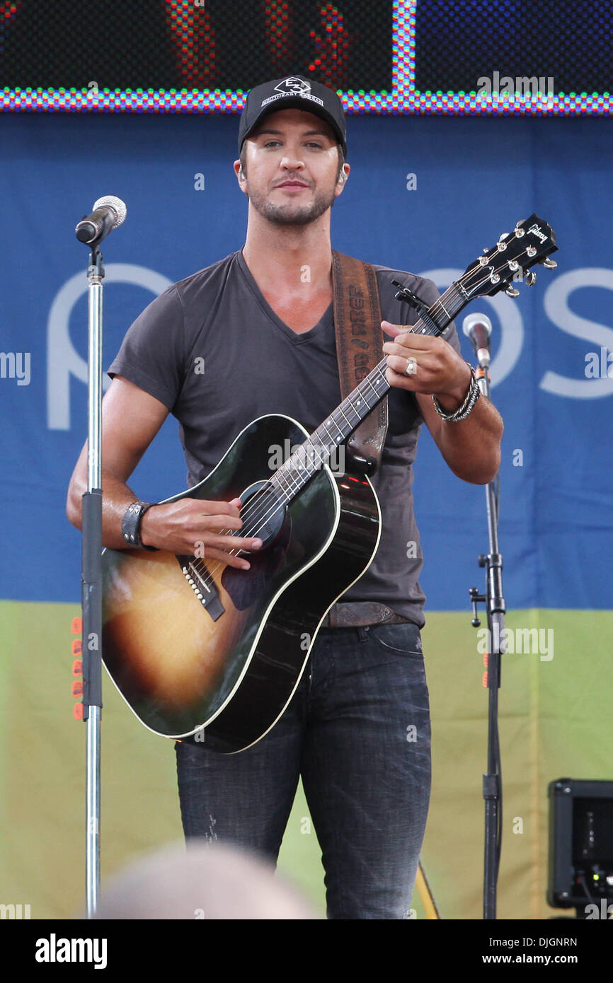 Luke Bryan performs live in Central Park as part of Good Morning ...
