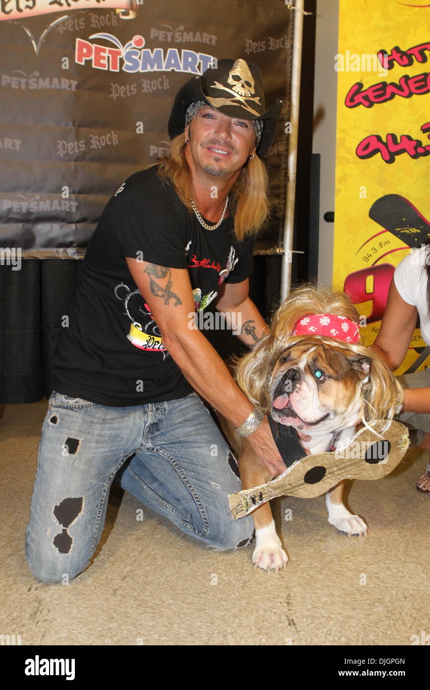 Bret Michaels' meet and greet at the Farmingdale PetSmart store New ...
