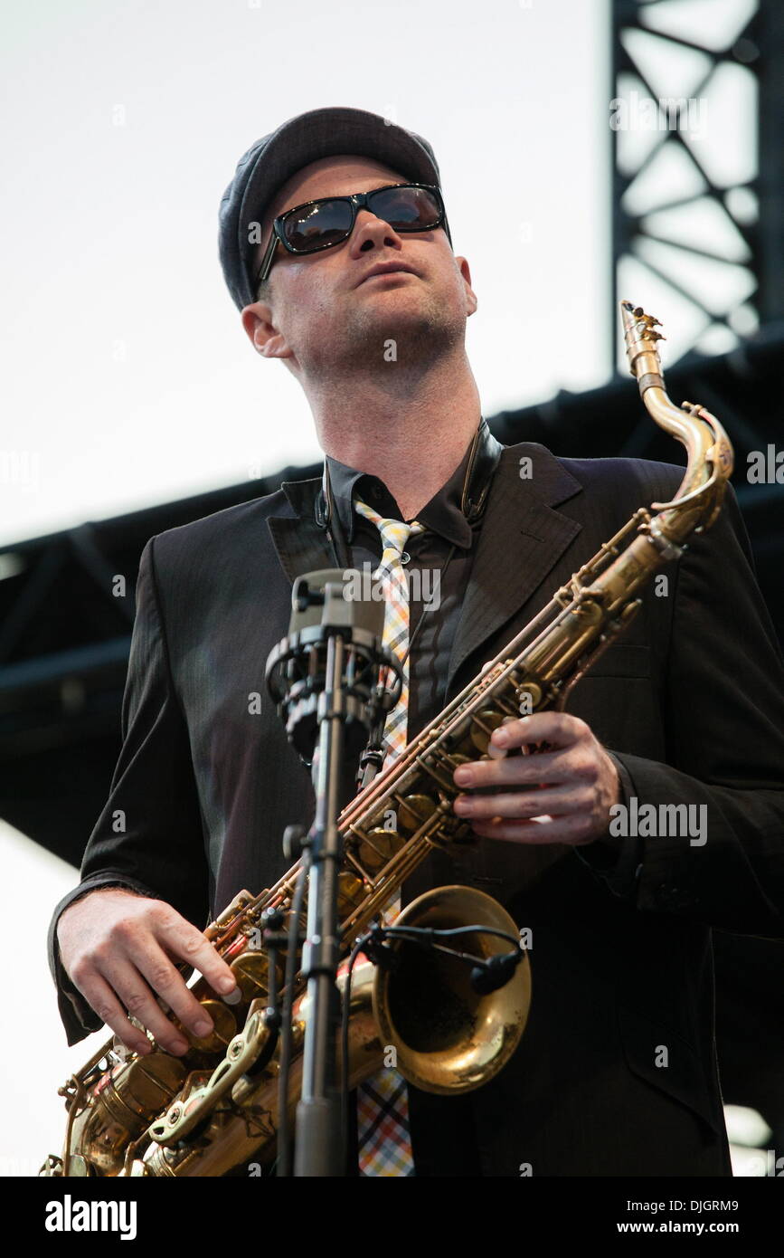 Robin mckelle hi-res stock photography and images - Alamy