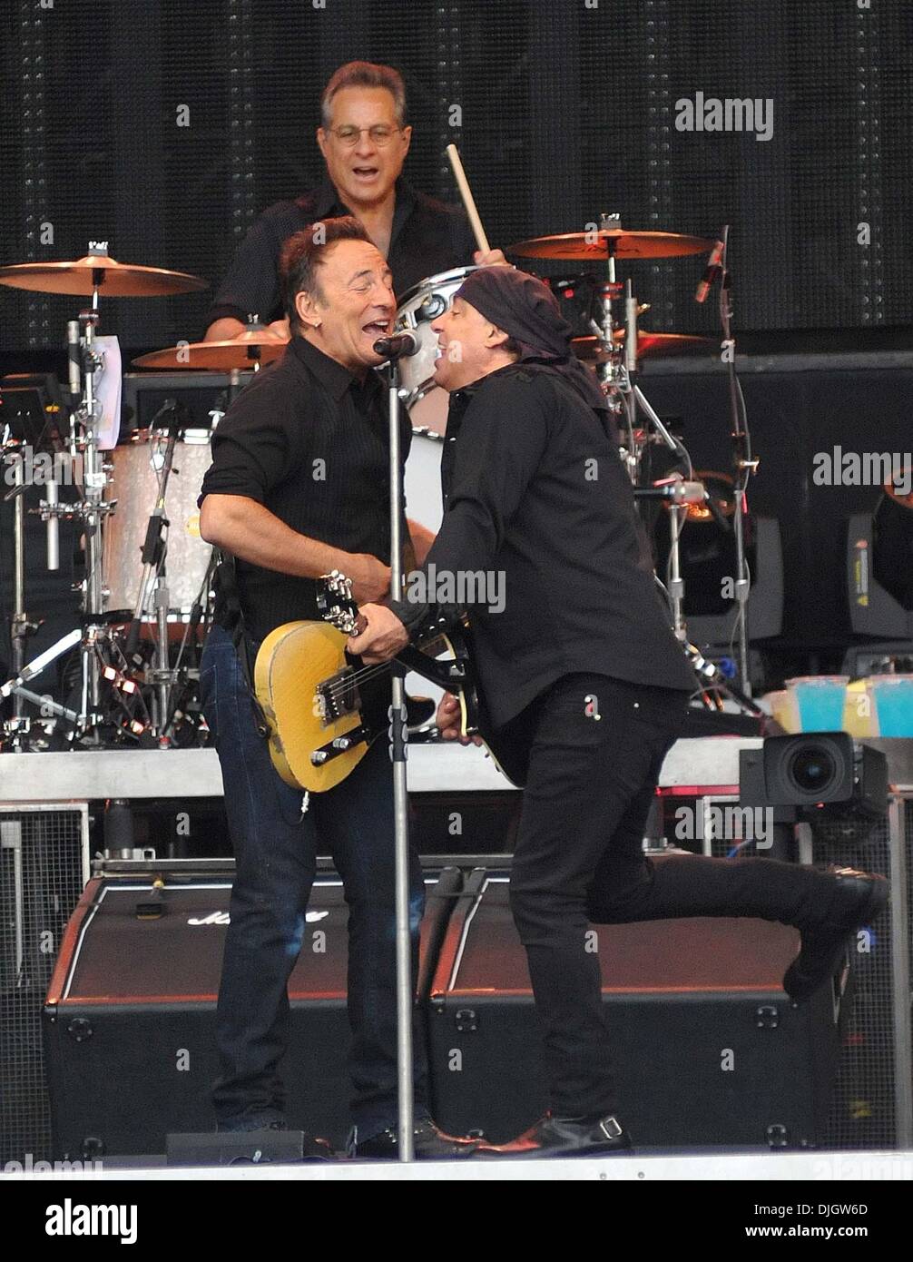 Bruce Springsteen with Steven van Zandt Bruce Springsteen performs at ...