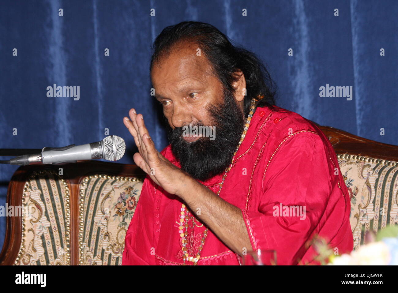 Pilot Baba, Indian guru of the Maha Yoga attends a press conference ...