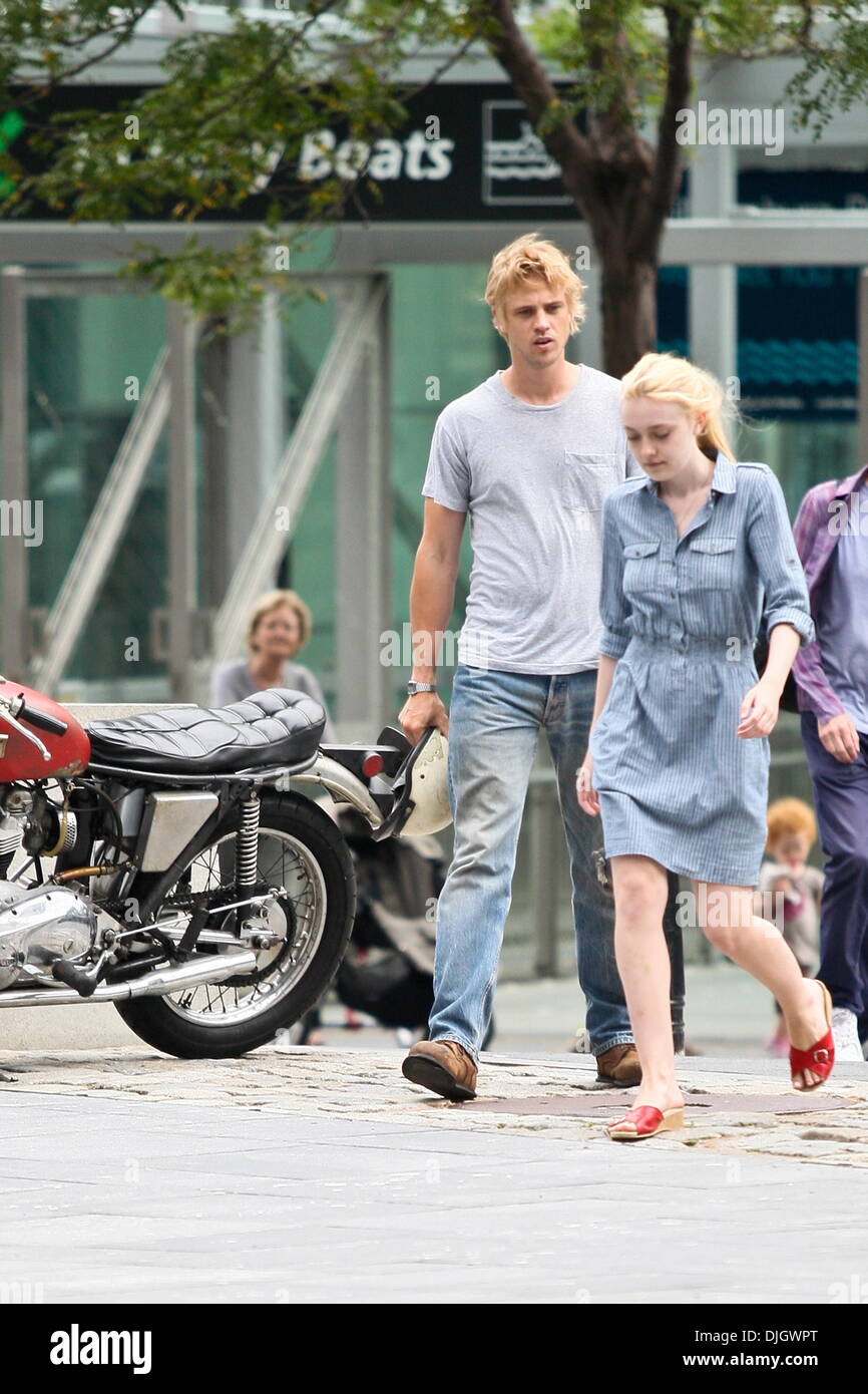 Boyd holbrook on set hi-res stock photography and images - Alamy