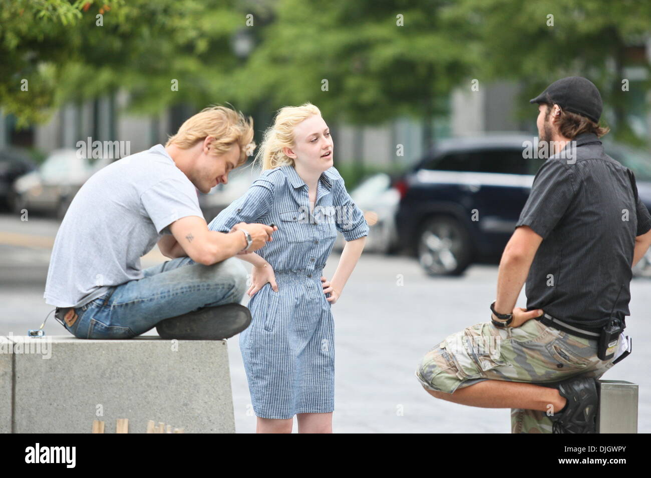 Fanning boyd holbrook good girls hi-res stock photography and images ...