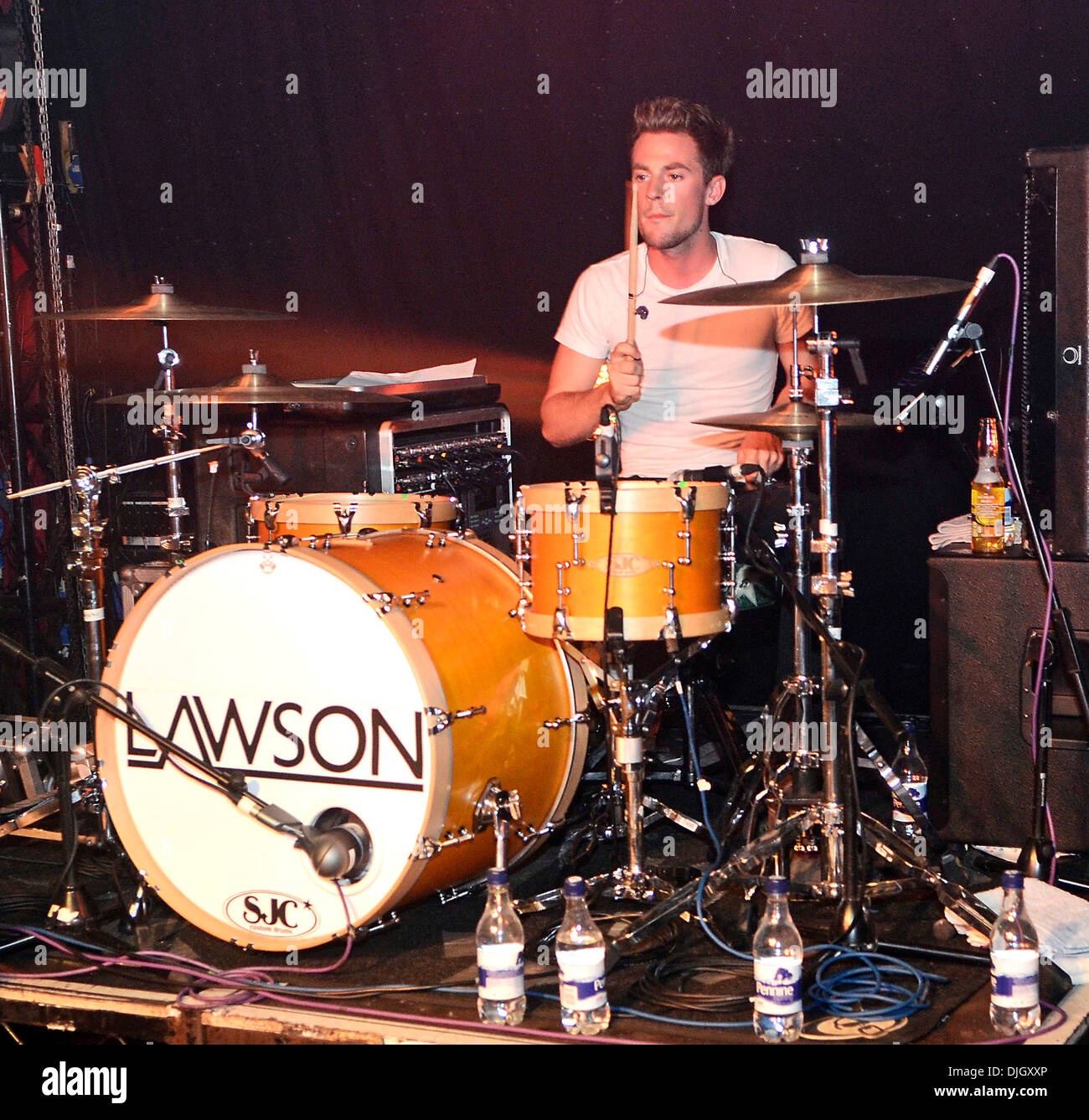 Uk boy band hi-res stock photography and images - Alamy