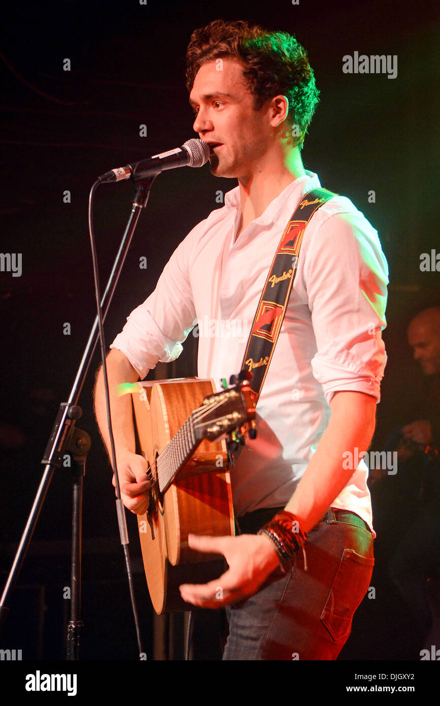 Andy brown and lawson hi-res stock photography and images - Alamy