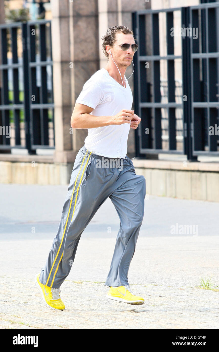 Matthew McConaughey going for a morning run along the Hudson River in ...