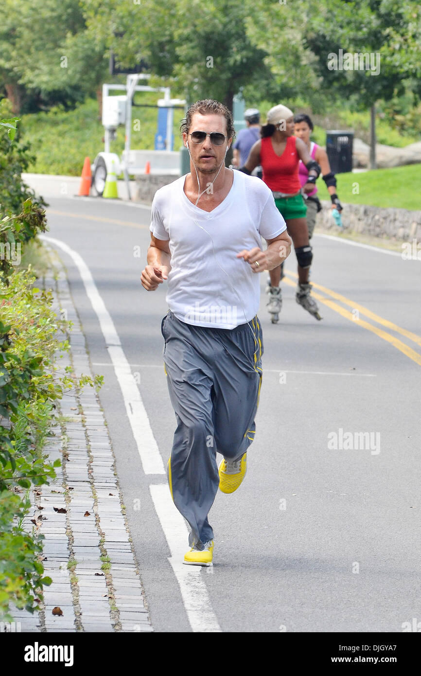 Matthew McConaughey going for a morning run along the Hudson River in ...