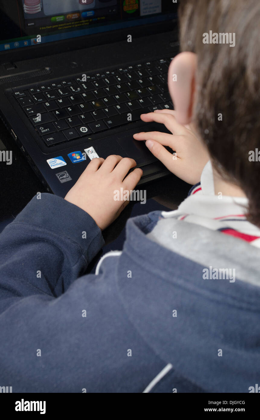 Children internet computer grooming hi-res stock photography and images ...