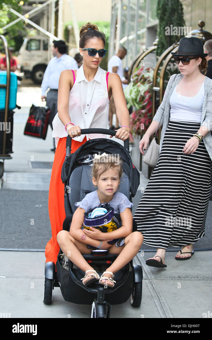 Jessica Alba leaving her hotel with her daughters Haven Garner Warren ...