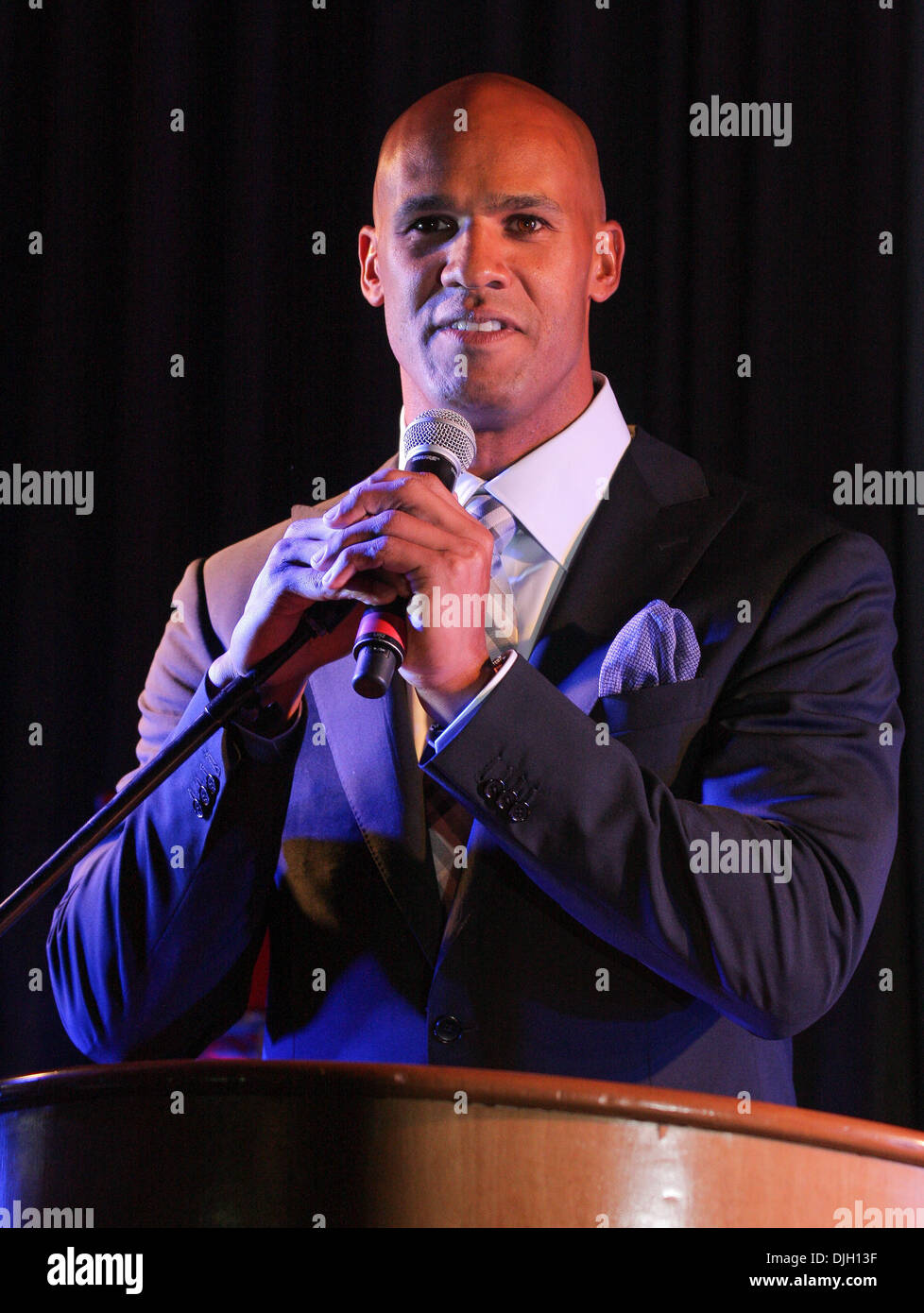 Miami Dolphins legend Jason Taylor 15th Annual Cuisine for Art ...
