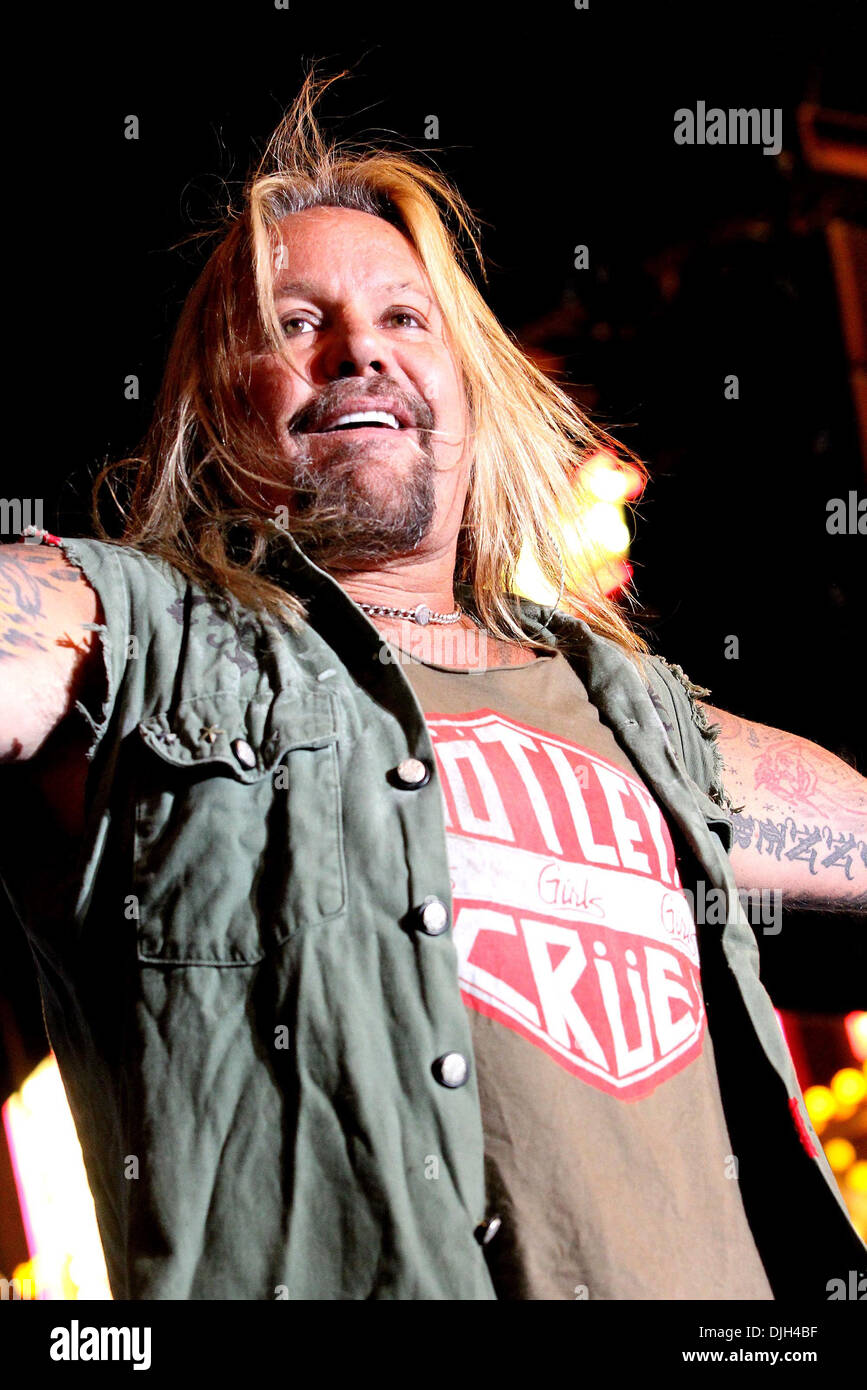Vince Neil kicks off 'Rock of Vegas' summer concert series with a free ...