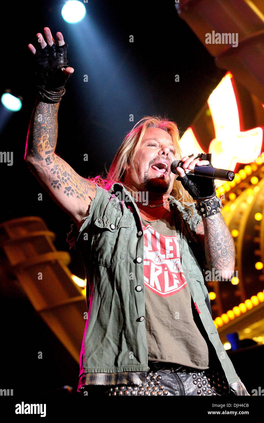 Vince Neil kicks off 'Rock of Vegas' summer concert series with a free ...