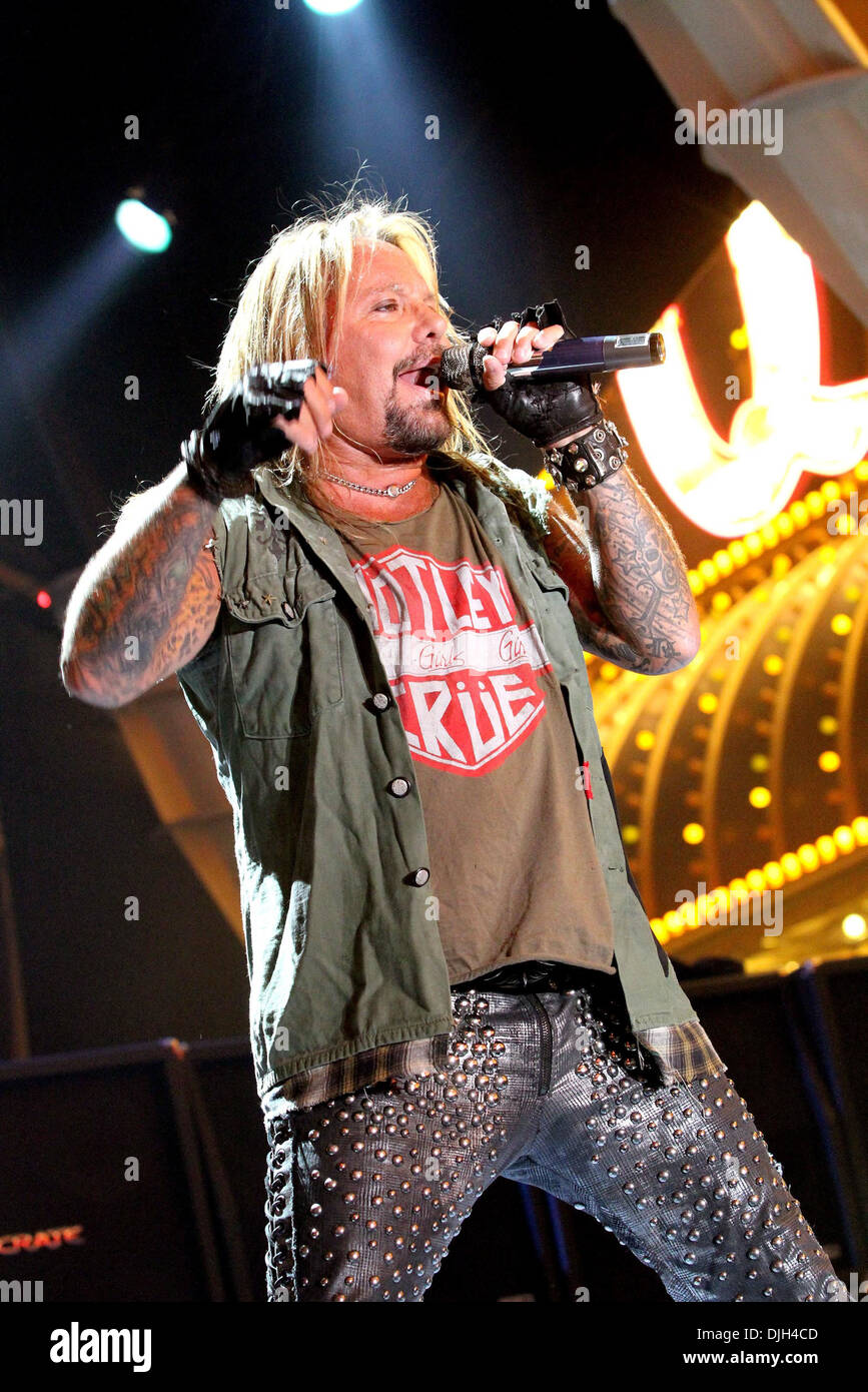 Vince Neil kicks off 'Rock of Vegas' summer concert series with a free ...