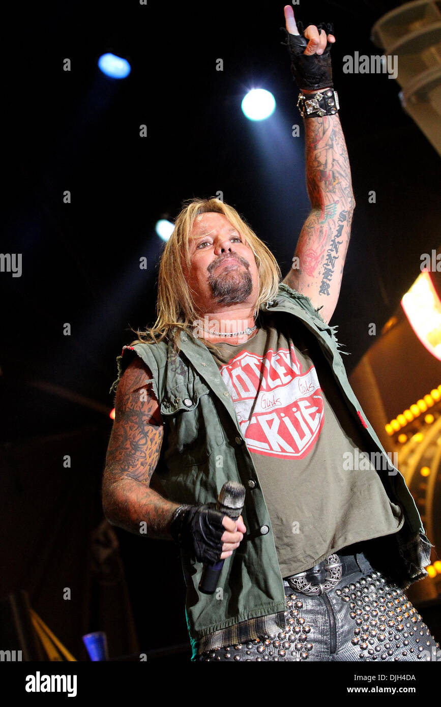 Vince Neil kicks off 'Rock of Vegas' summer concert series with a free ...