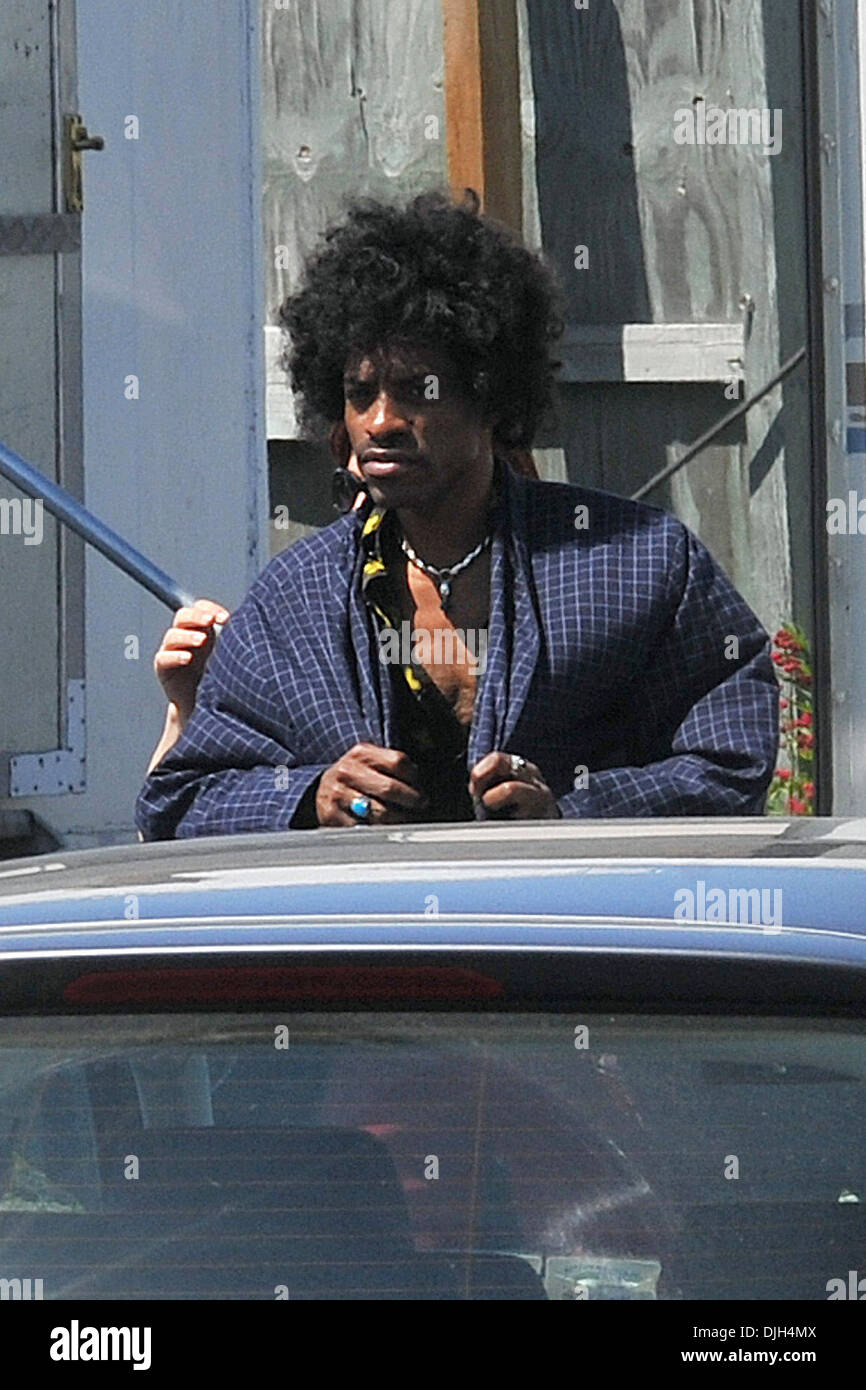 Andre Benjamin aka Andre 3000 portrays Jimi Hendrix on first day of ...