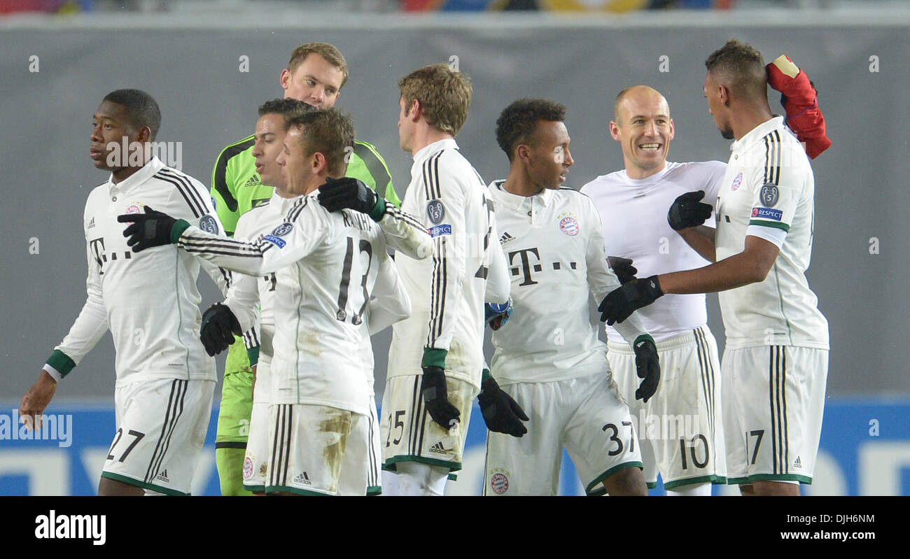 Moscow, Russia. 27th Nov, 2013. Munich's team celebrates at the end of ...