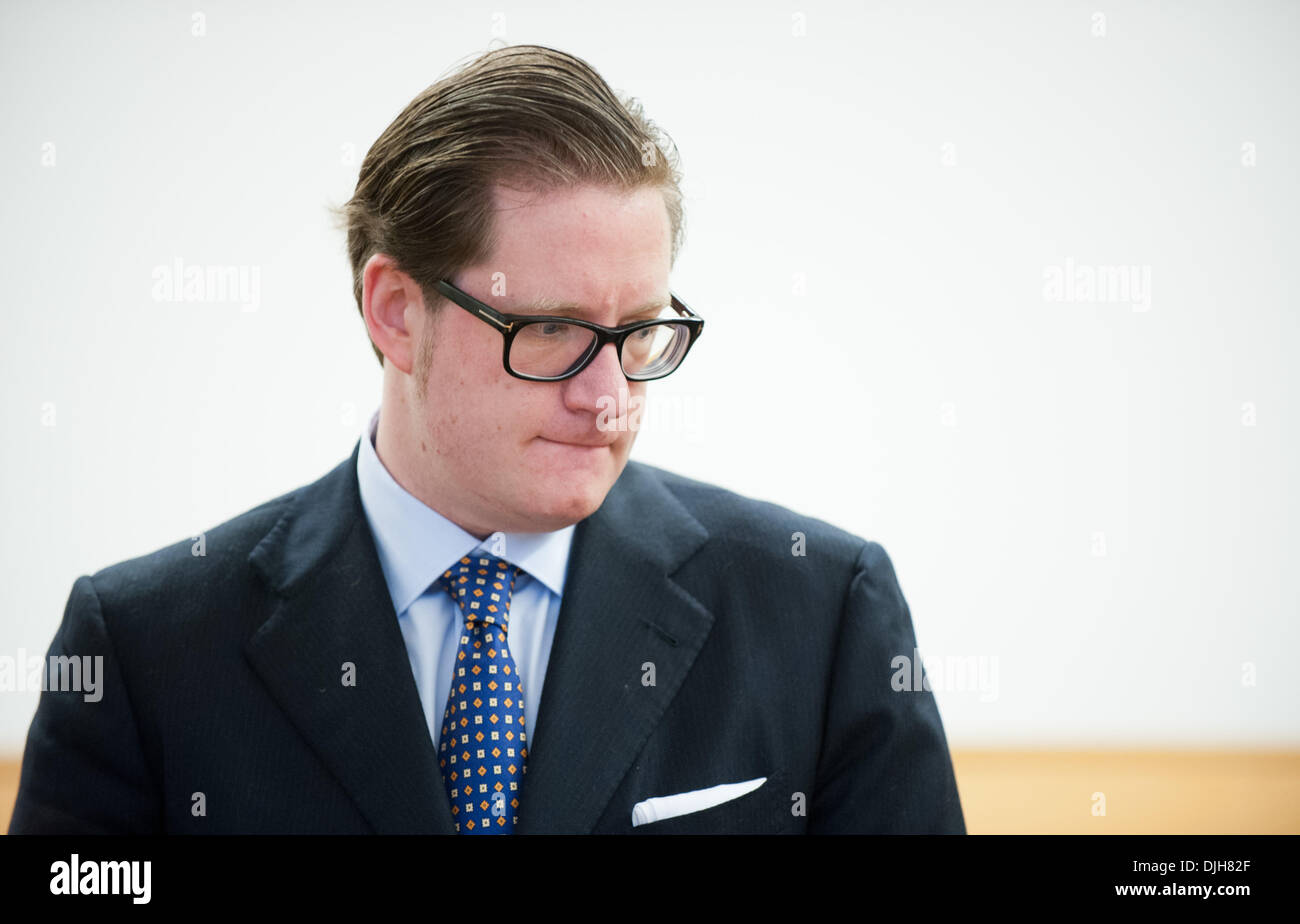 Accepting advantage hi-res stock photography and images - Alamy