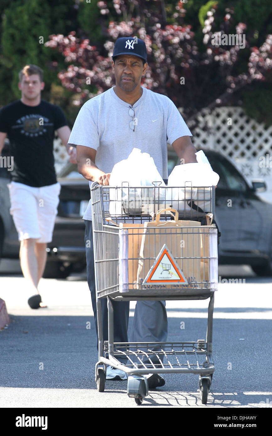 Denzel Washington does his weekly shopping at Bristol Farms Los Angeles ...