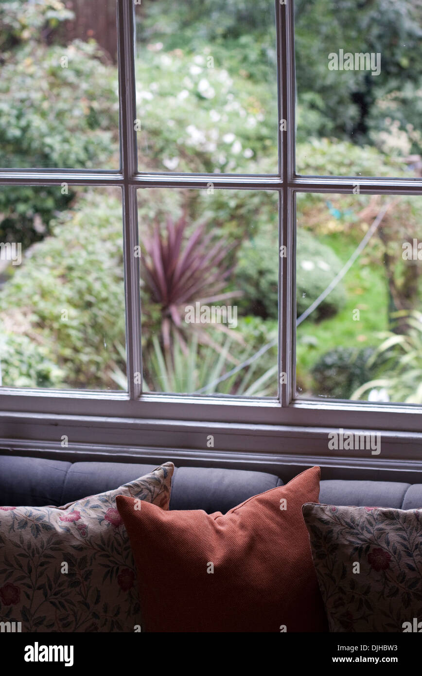 Cottage window view out hi-res stock photography and images - Alamy