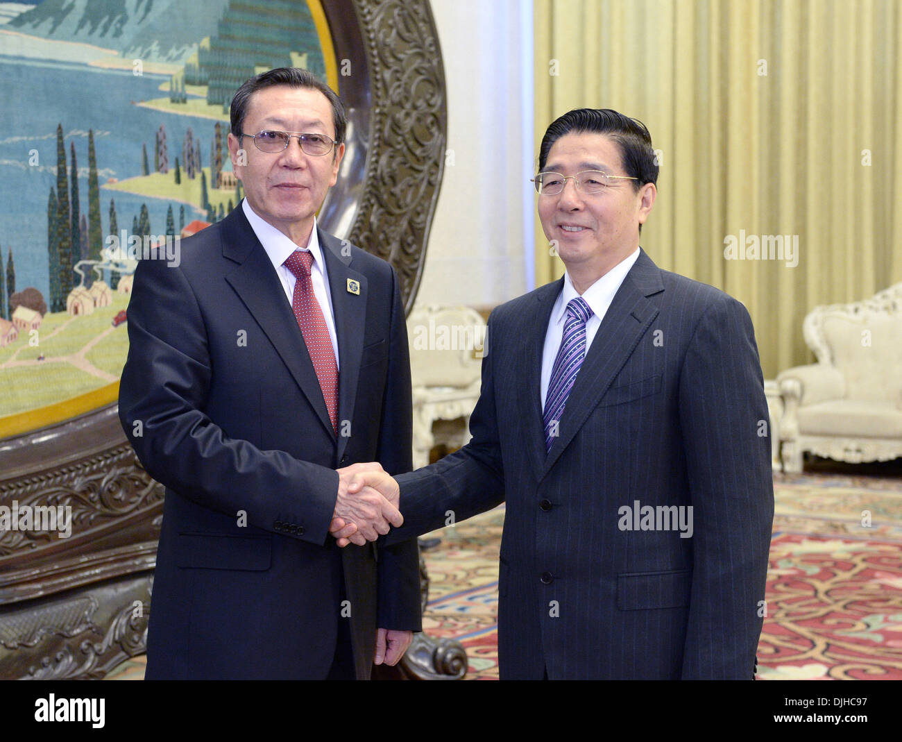 (131128) -- BEIJING, Nov. 28, 2013 (Xinhua) -- Chinese State Councilor ...