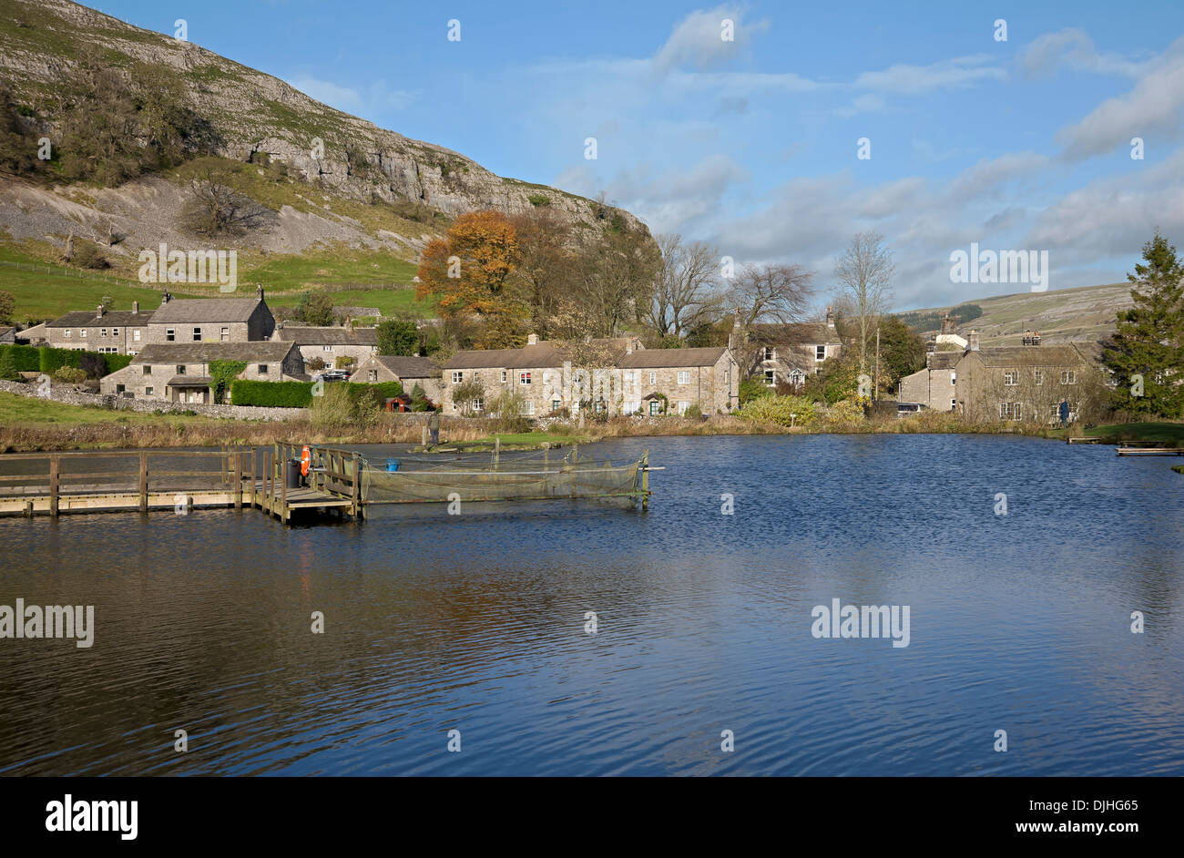 Kilnsey crag autumn hi-res stock photography and images - Alamy