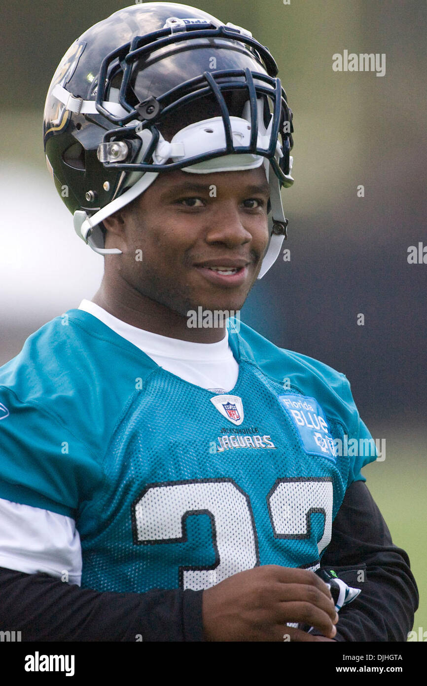 Maurice Jones-Drew (32) of the Jacksonville Jaguars during the first ...