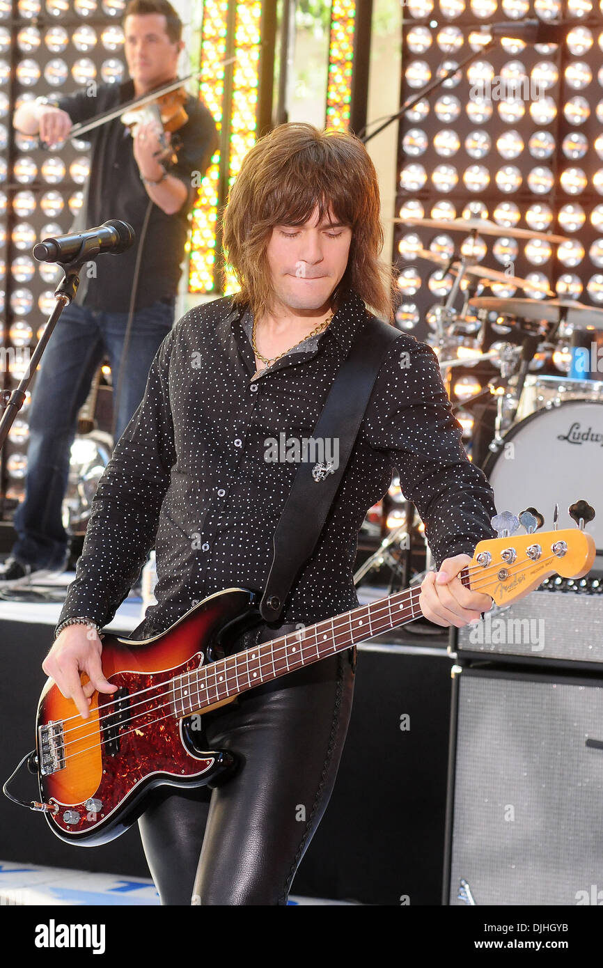 Reid Perry Band Perry performs live at Rockefeller Center as part of ...