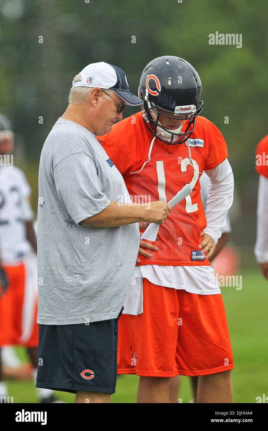 New Offensive Coordinator MIke Martz goes over a play with back up ...