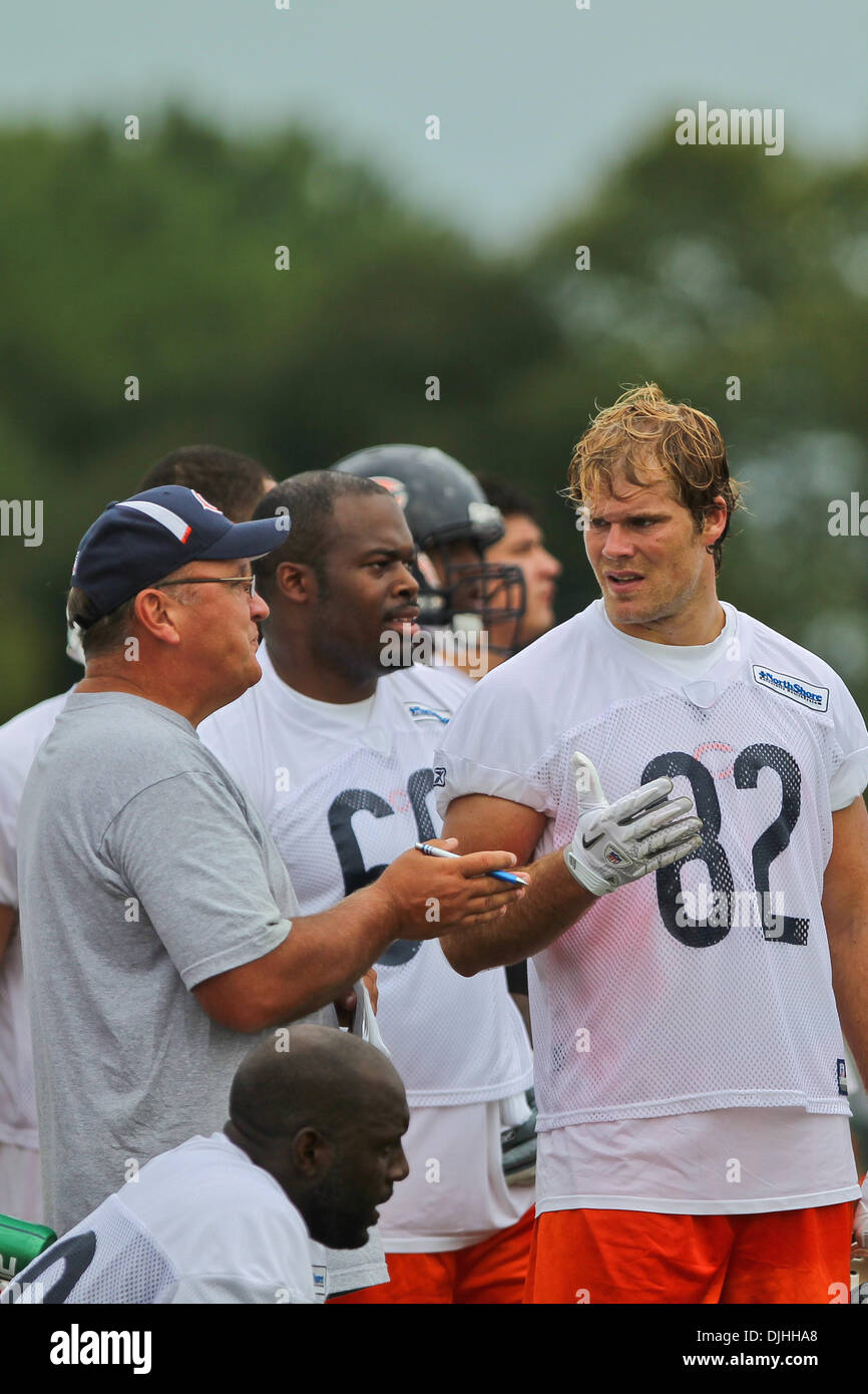 Bears tightend Greg Olsen (#82) goes over a play with tightend coach ...