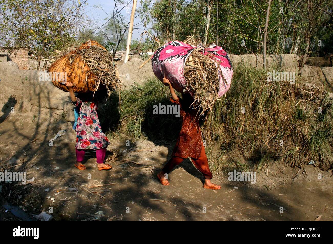 Pakistani heating hi-res stock photography and images - Alamy