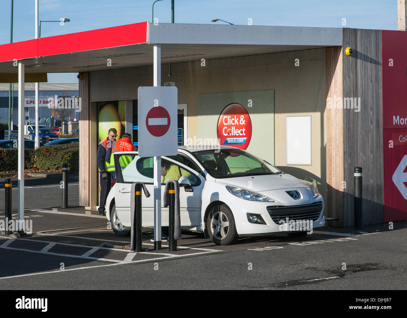 Tesco convenience shop hi-res stock photography and images - Alamy