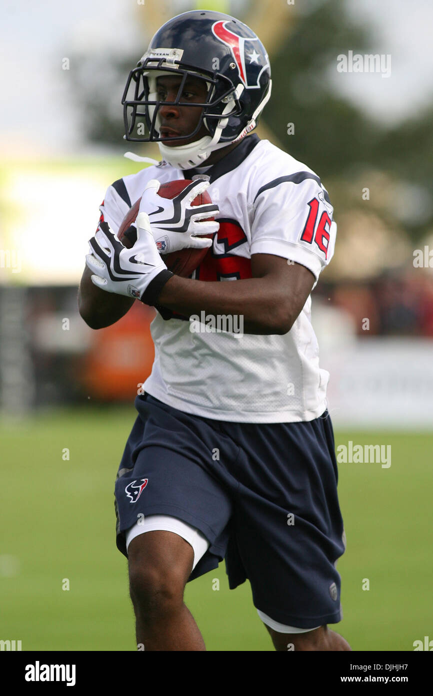Houston Texans Trindon Holliday (16) running back a punt. The Houston ...