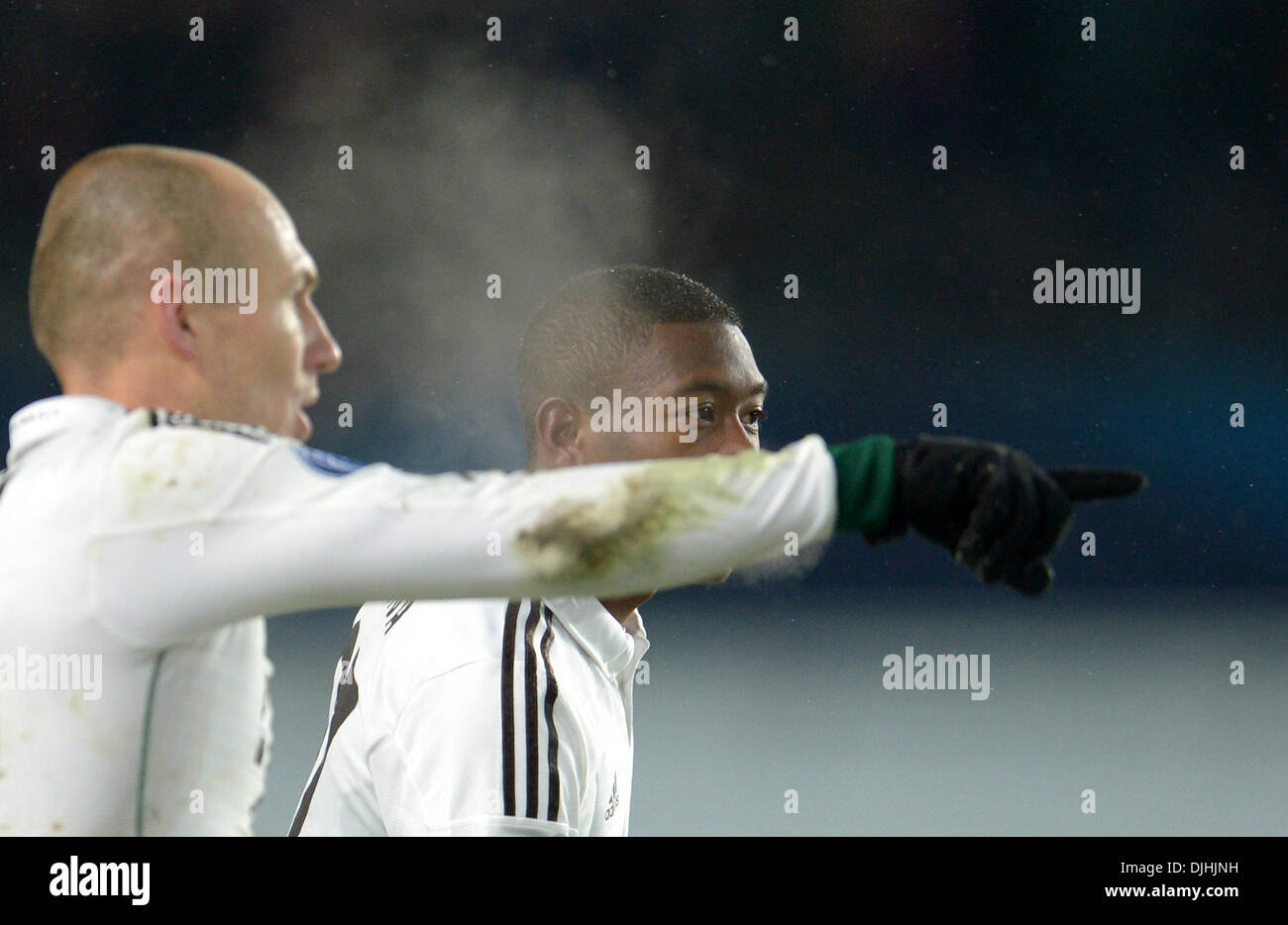 Moscow, Russia. 27th Nov, 2013. Munich's Arjen Robben (L) and David ...