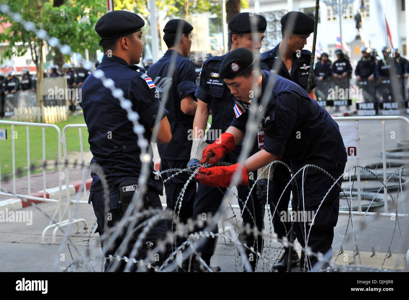 Bangkok, Thailand. 28th Nov, 2013. Riot policemen lay barbed wire at ...