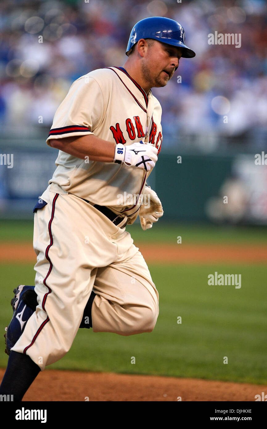 31 July 2010: Kansas City Royals first baseman Billy Butler (16) rounds ...