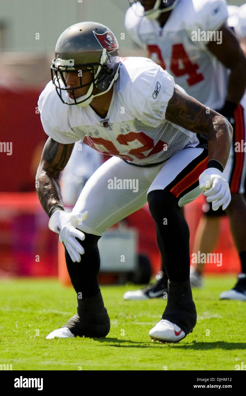 Tampa Buccaneer TE Kellen Winslow (#82) running through drills during ...