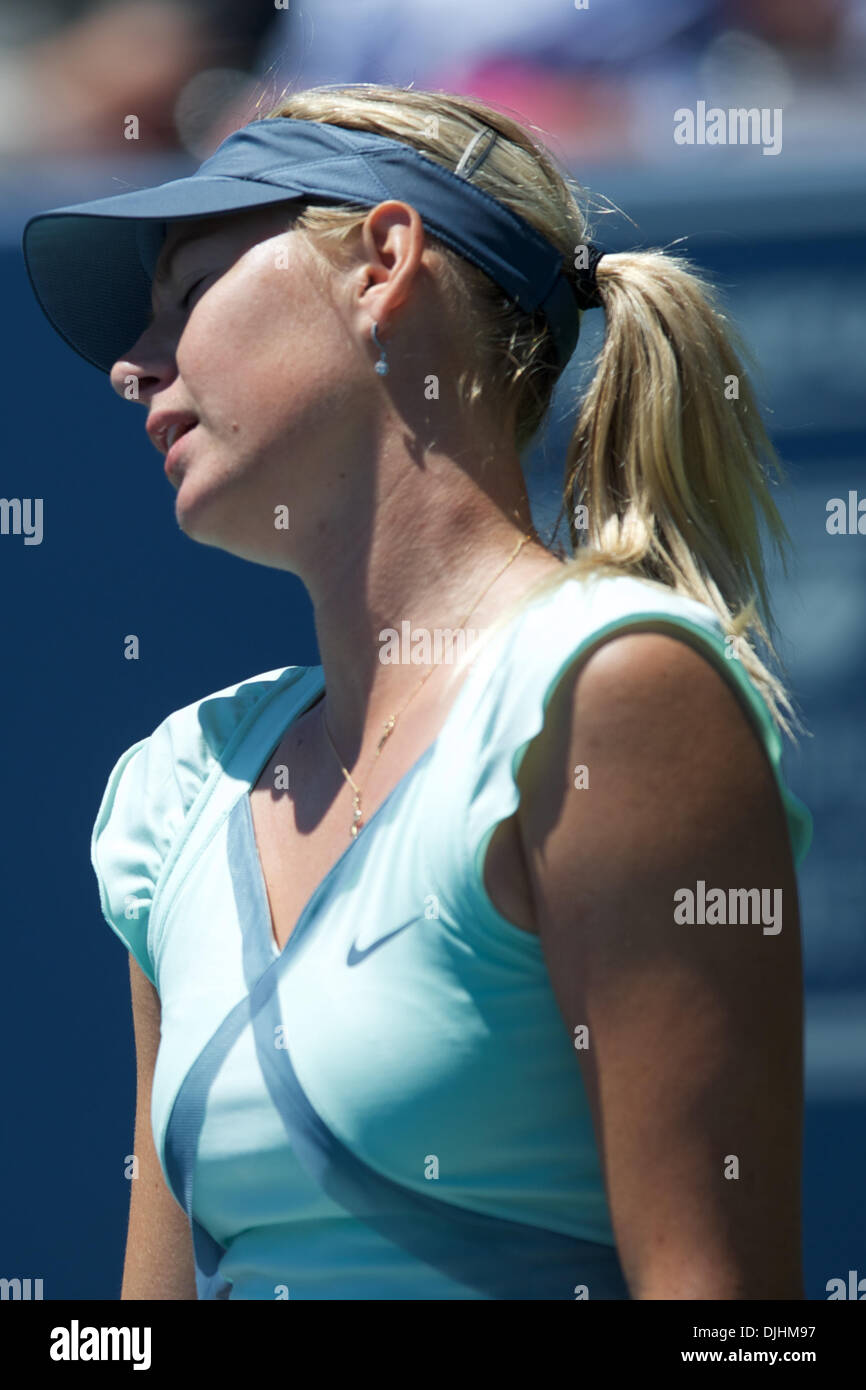Maria sharapova fell hi-res stock photography and images - Alamy