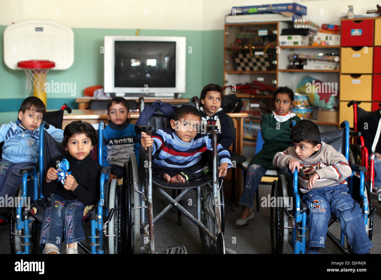 Gaza, Palestinian Territories, . 27th Nov, 2013. Palestinian disabled ...