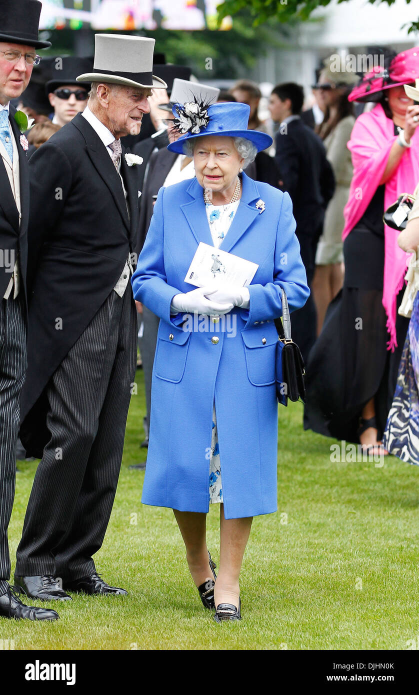 Queen Elizabeth II in paddock inspecting runners for Coronation Cup ...