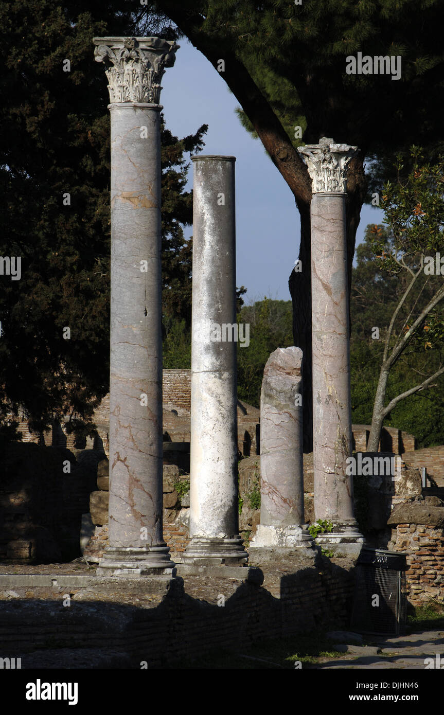 Italy. Ostia Antica. Ruins. Columns Stock Photo - Alamy