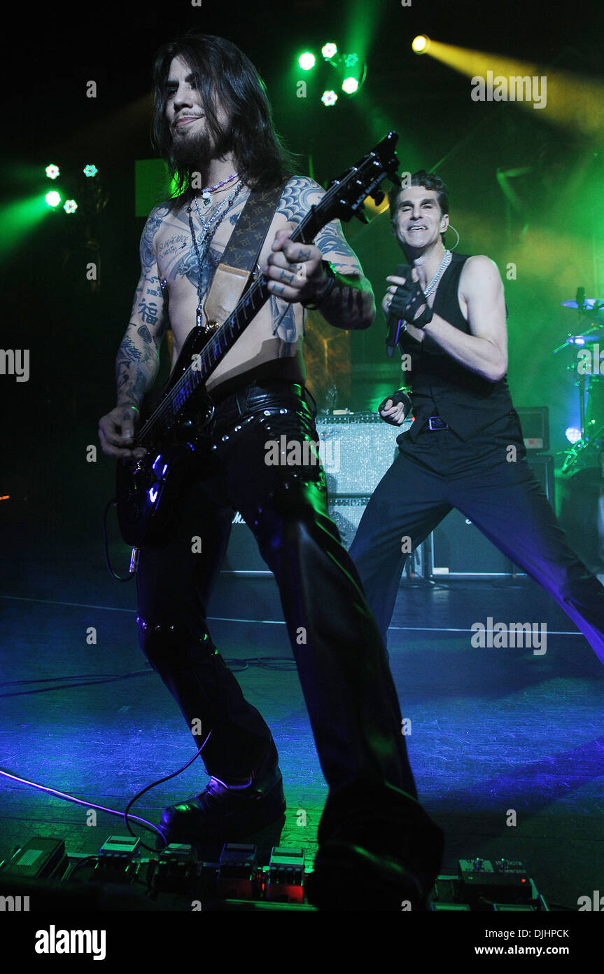Perry Farrell and Dave Navarro Janes Addiction performs at Fillmore ...