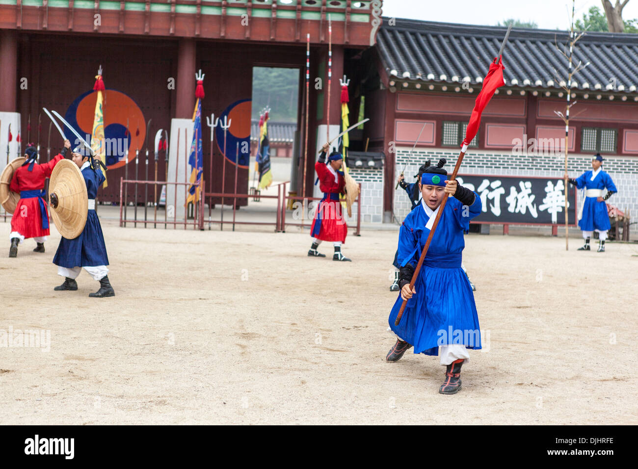 Korean performance hi-res stock photography and images - Alamy