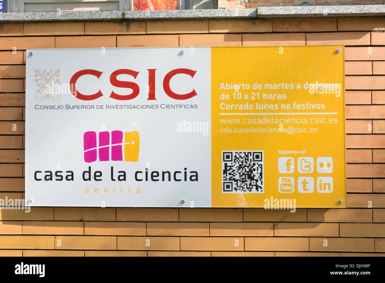 Science museum sign hi-res stock photography and images - Alamy