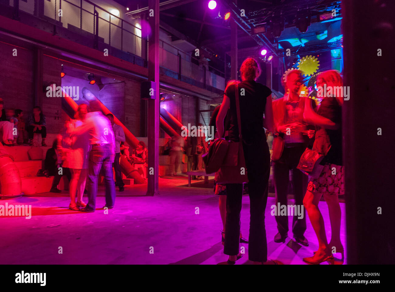 Girls and boys on dance floor hi-res stock photography and images - Alamy